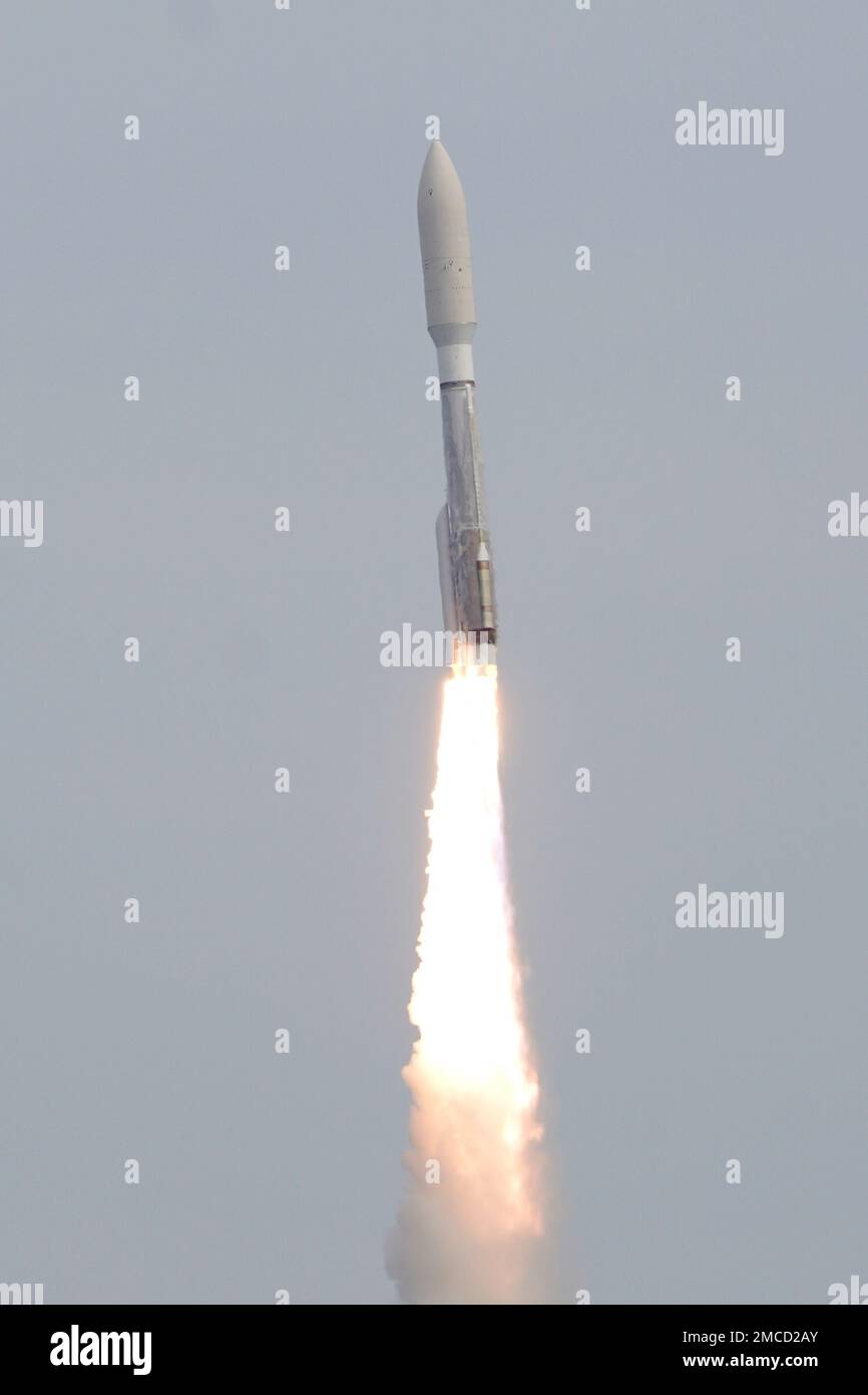 A United Launch Alliance Atlas V rocket carrying satellites for the ...