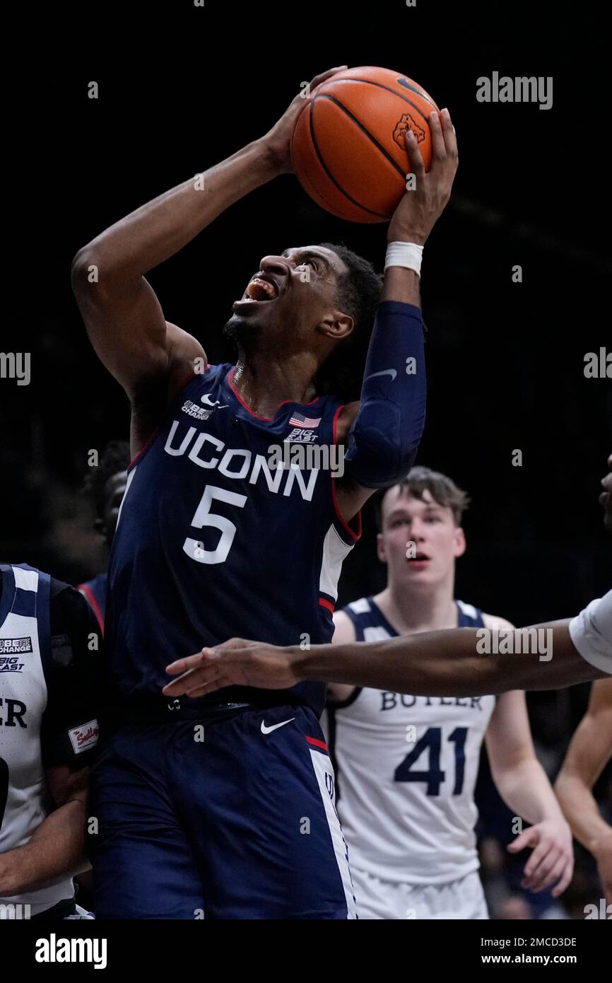 UConn forward Isaiah Whaley (5) in action during an NCAA college ...