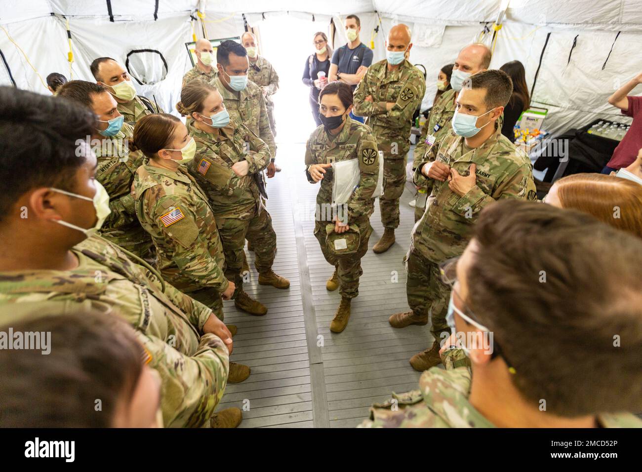 Soldiers with the Arizona Army National Guard Medical Detachment ...