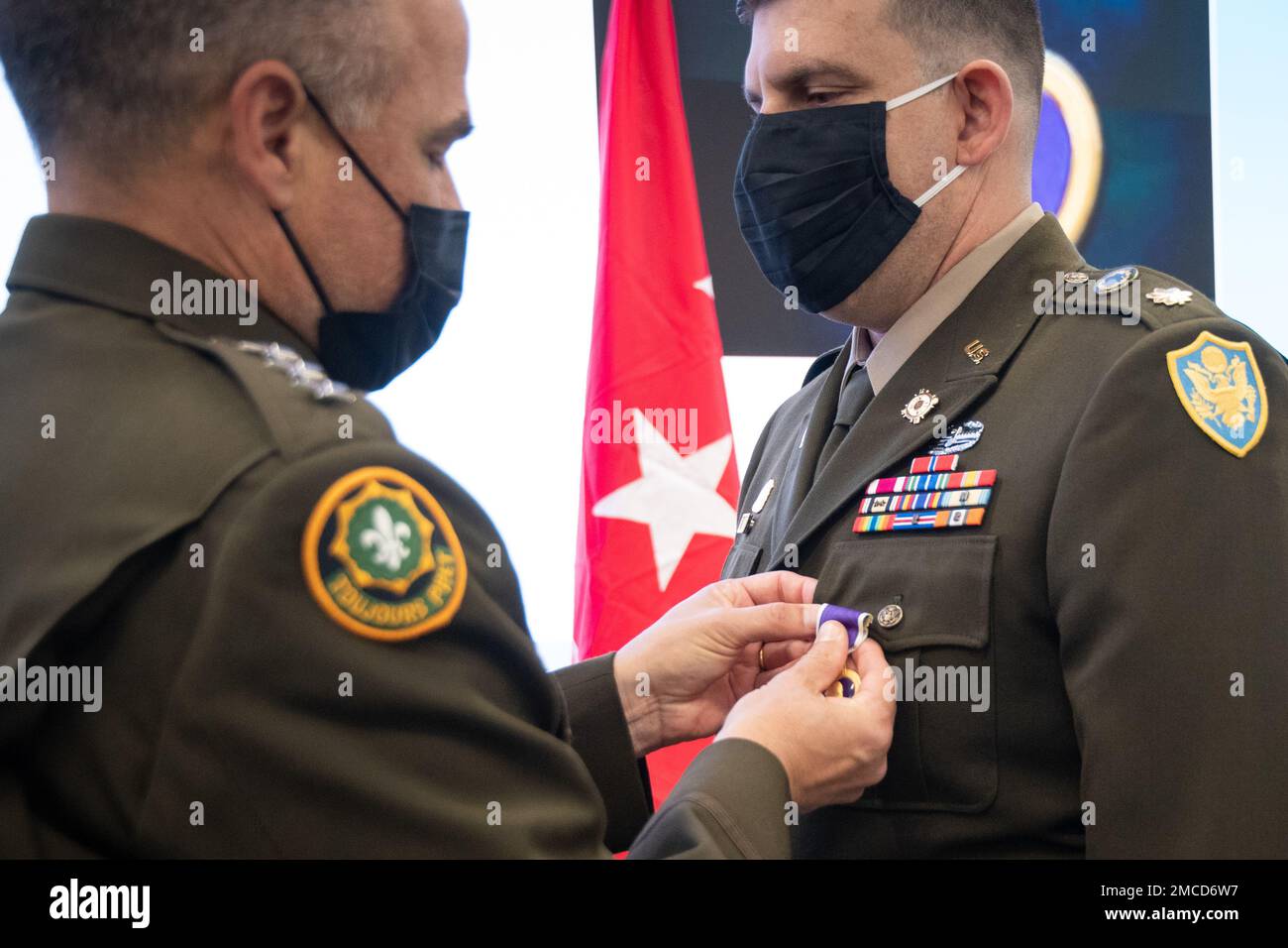 Army Maj. Ed Fonseca receives the Purple Heart from Lt. Gen. David ...