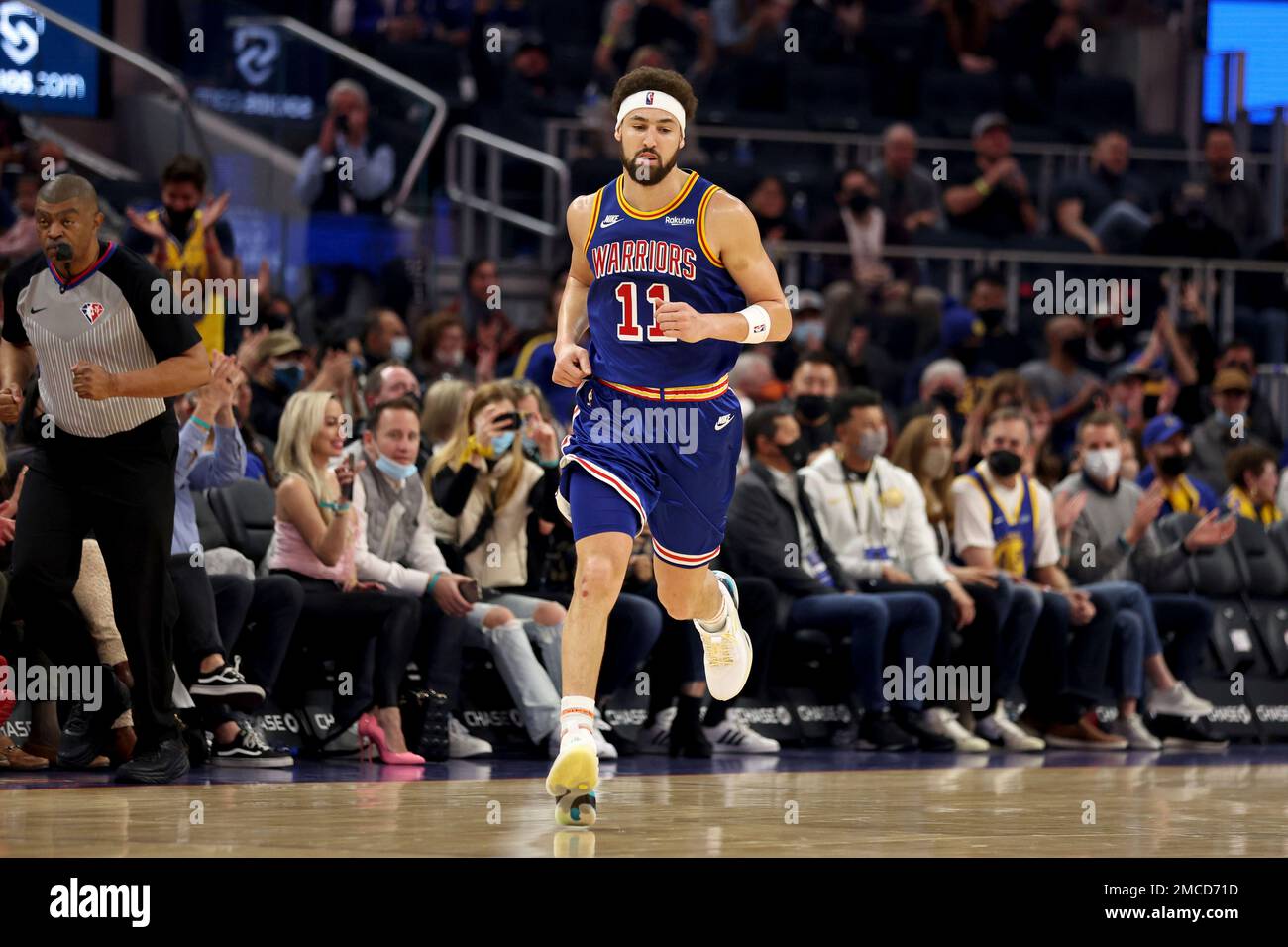 Golden State Warriors guard Klay Thompson (11) runs up the court agains ...