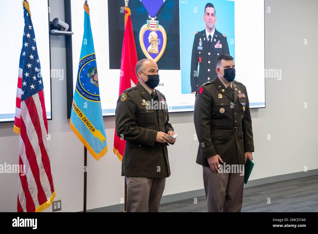 Army Maj. Ed Fonseca receives the Purple Heart from Lt. Gen. David ...