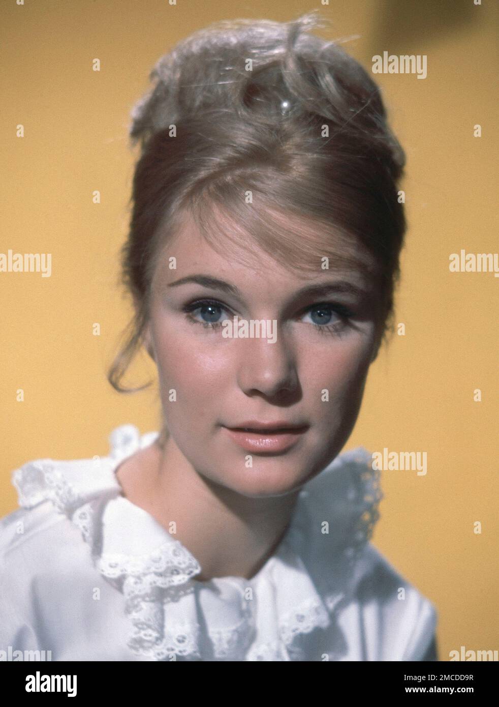 FILE - Actress Yvette Mimieux poses for a portrait in 1965. Mimieux ...