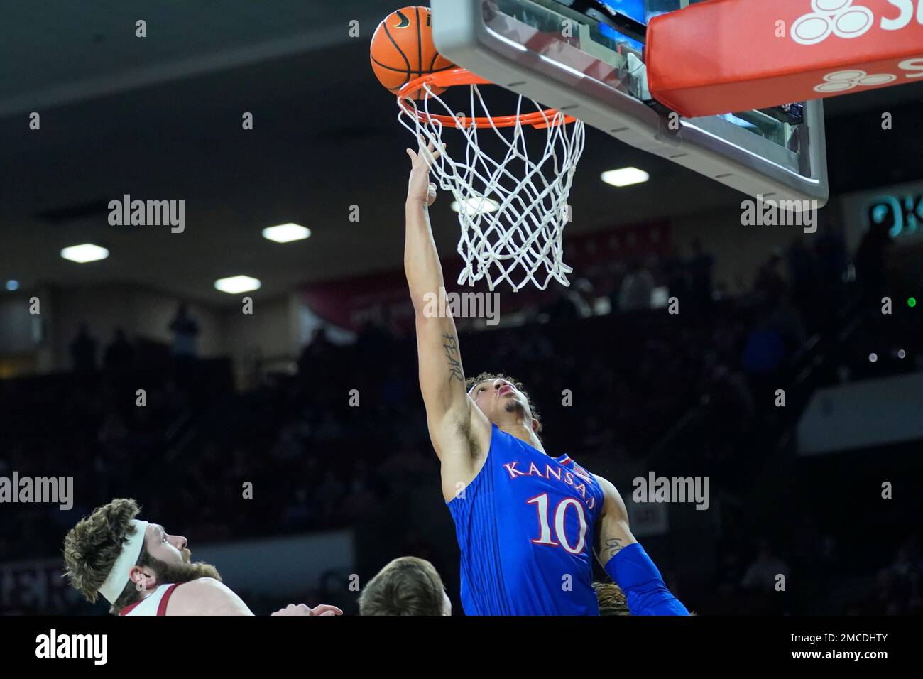 Kansas forward Jalen Wilson shoots in front of Oklahoma forward Tanner ...