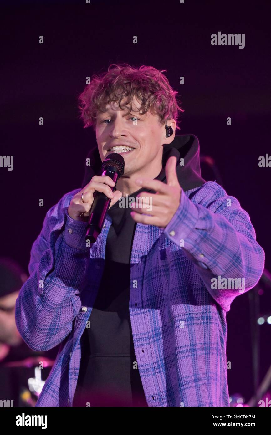 22 January 2023, Hessen, Frankfurt/Main: Singer Tim Bendzko performs ...