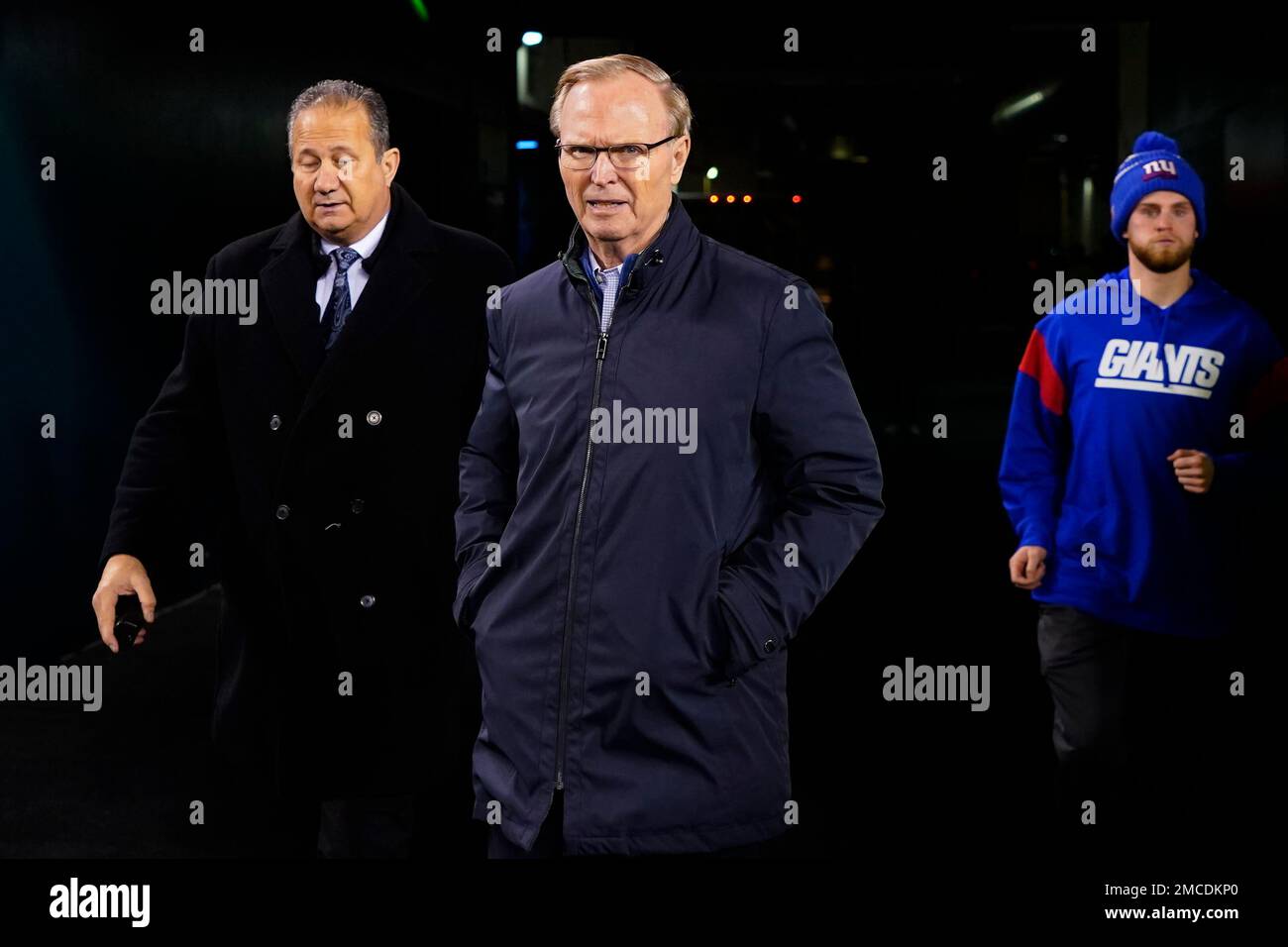 New York Giants president John Mara, center, walks to the field prior ...