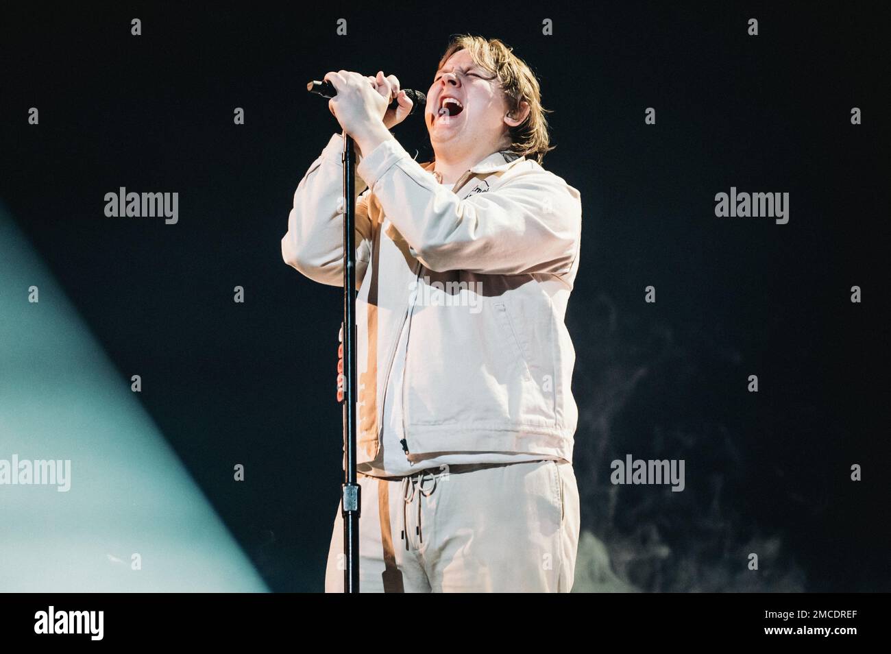 Lewis capaldi hi-res stock photography and images - Alamy