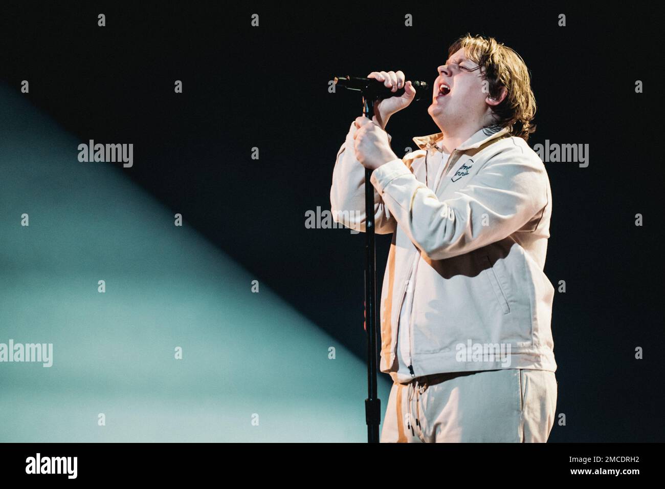 Lewis capaldi hi-res stock photography and images - Alamy