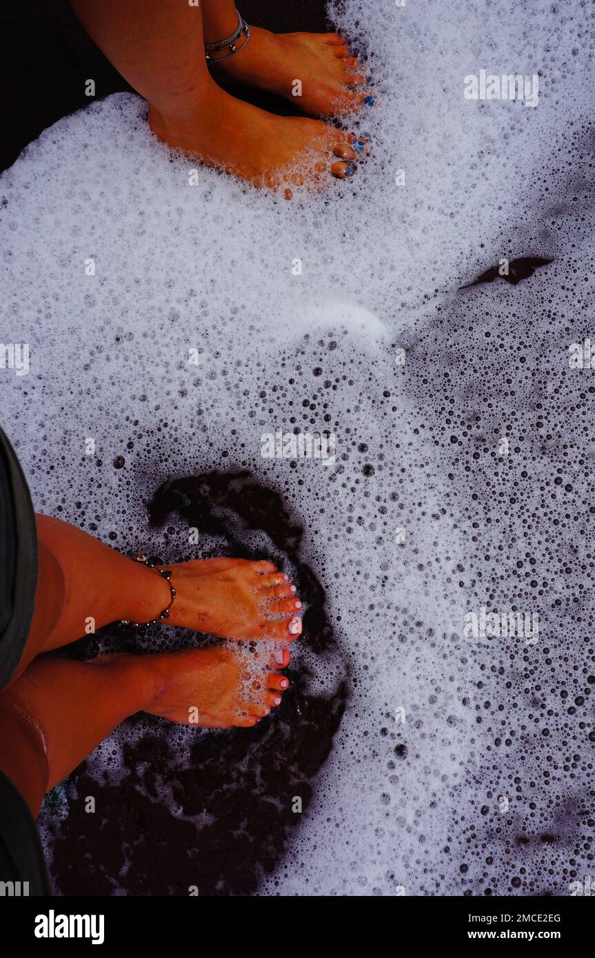 Women's feet barefoot hi-res stock photography and images - Alamy