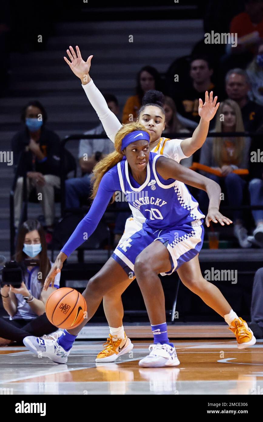 Kentucky guard Rhyne Howard (10) works for a shot as she i defended by ...