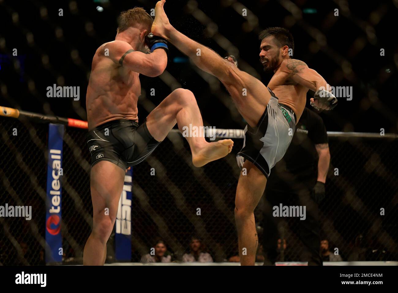 Rio De Janeiro, Brazil. 21st Jan, 2023. Luan Lacerda faces Cody Stamann ...