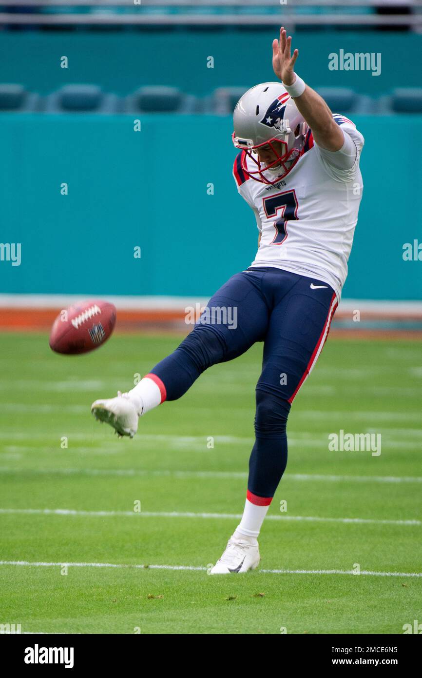 New England Patriots punter Jake Bailey (7) punts the ball on the field ...
