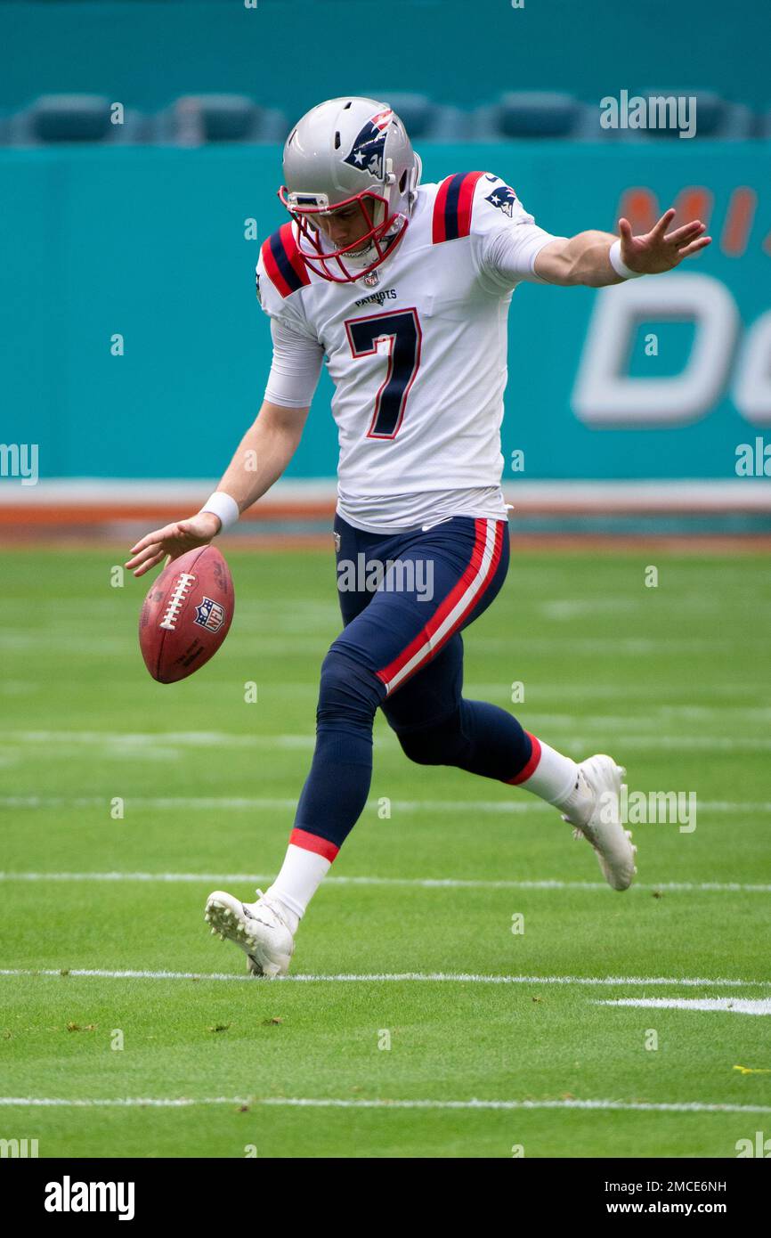 New England Patriots punter Jake Bailey (7) punts the ball on the field ...