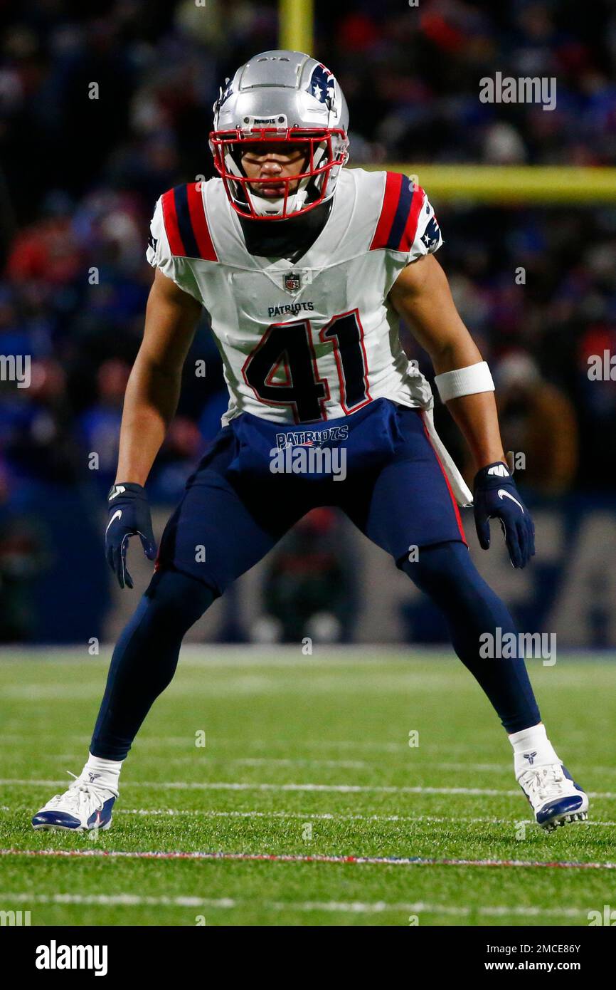 New England Patriots cornerback Myles Bryant (41) drops into coverage ...