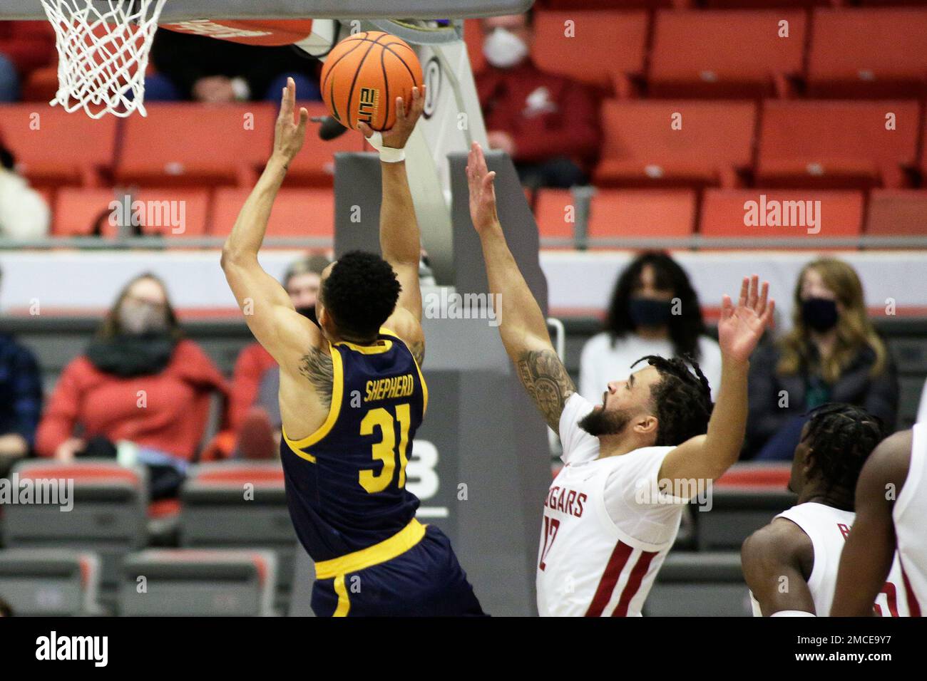California guard Jordan Shepherd (31) shoots in front of Washington ...