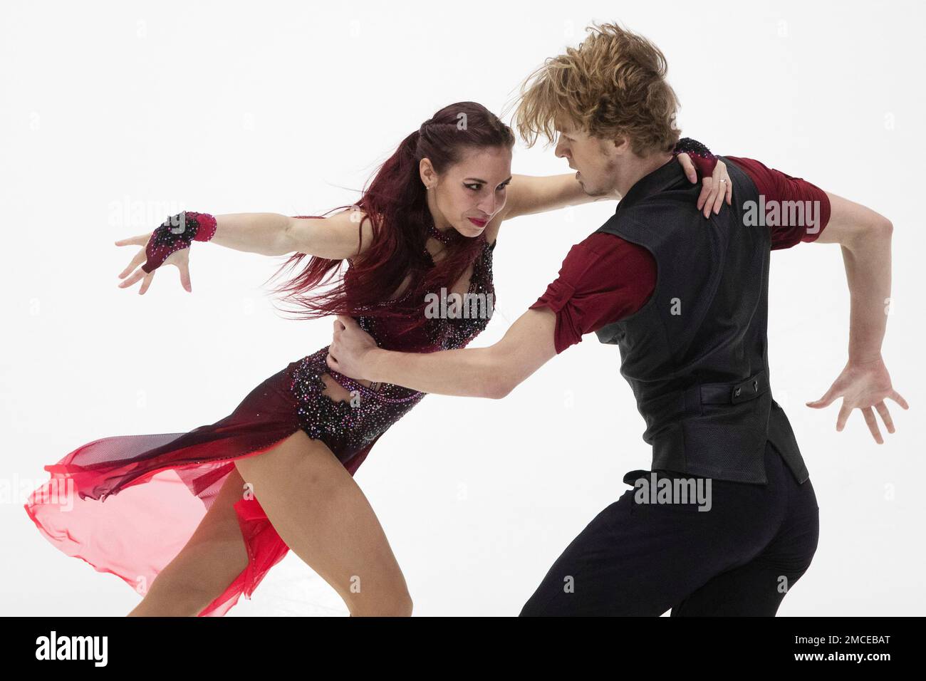 Russia's Diana Davis and Gleb Smolkin perform during during ice dance ...