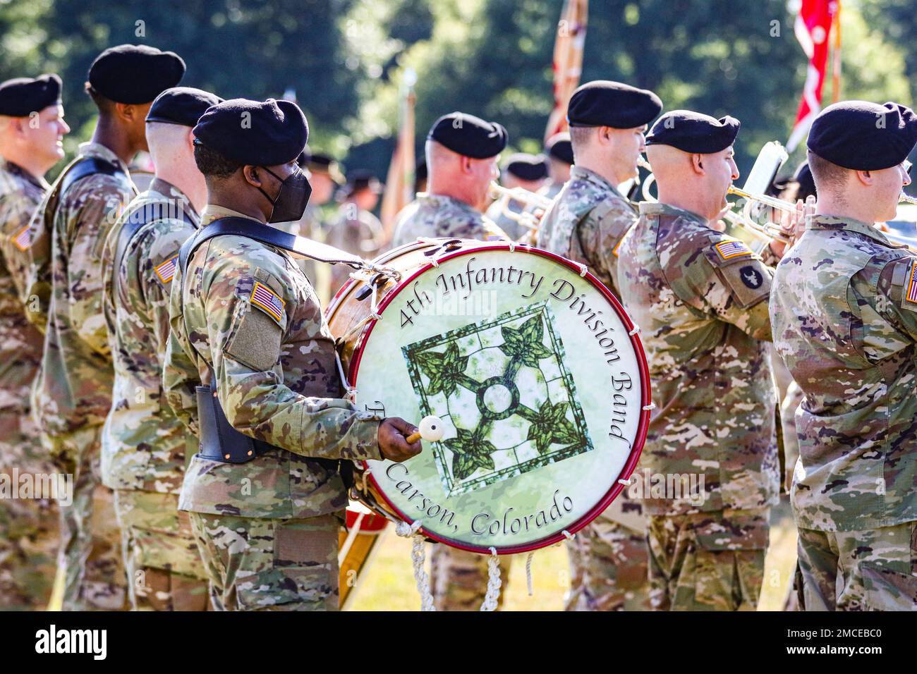 Soldiers assigned to the 4th Infantry Division Band, perform at Brooks ...