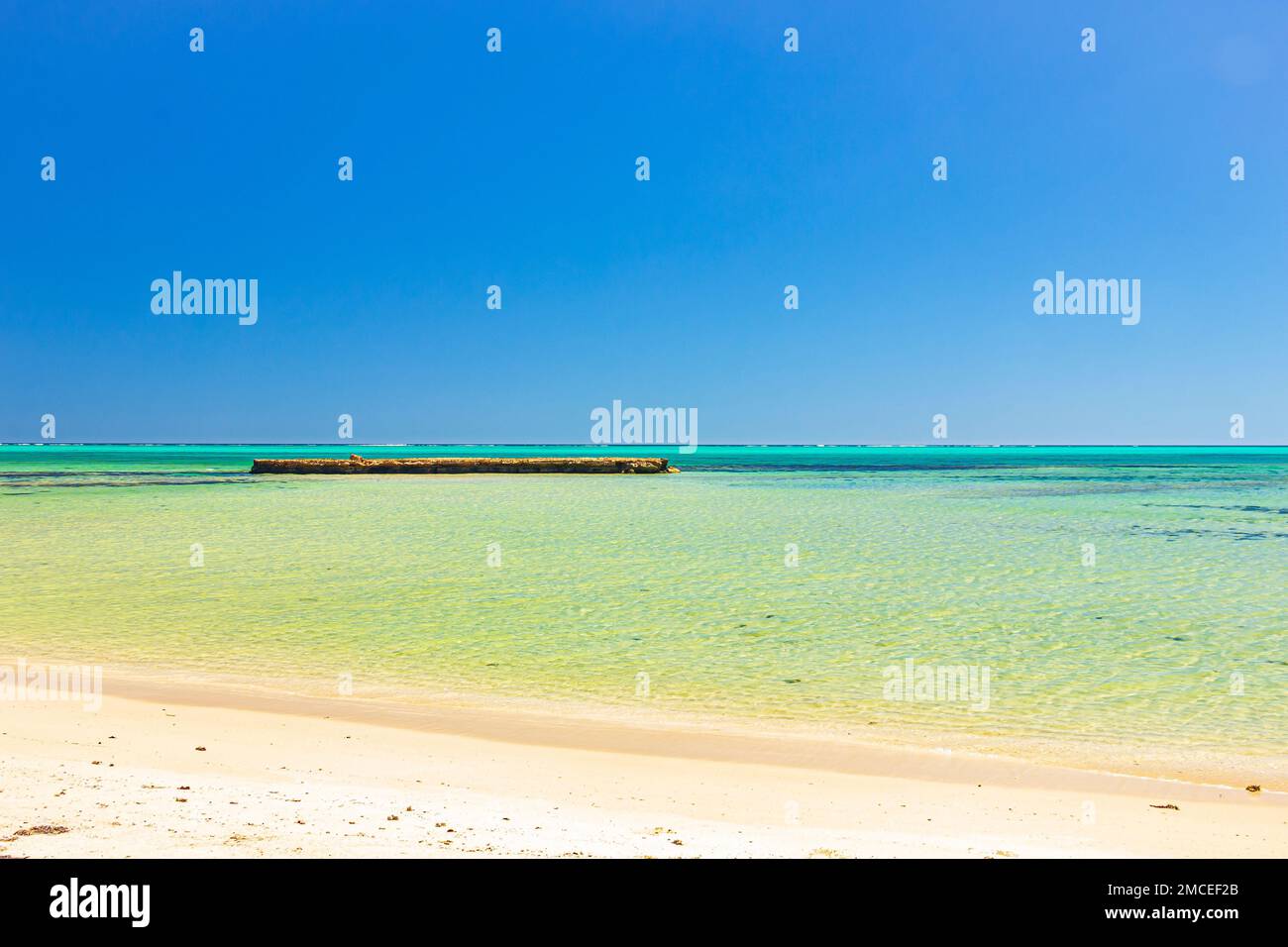 Landscape of beach and tranquil sea at Lakeside Beach in Cape Range ...