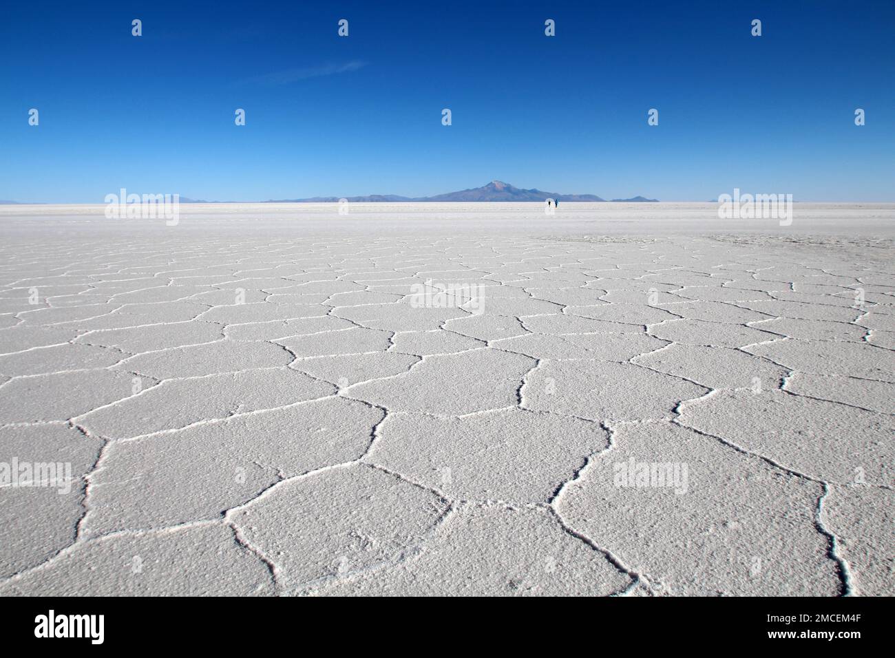A dry salt flat with blue sky in the background, Salar de Uyuni ...