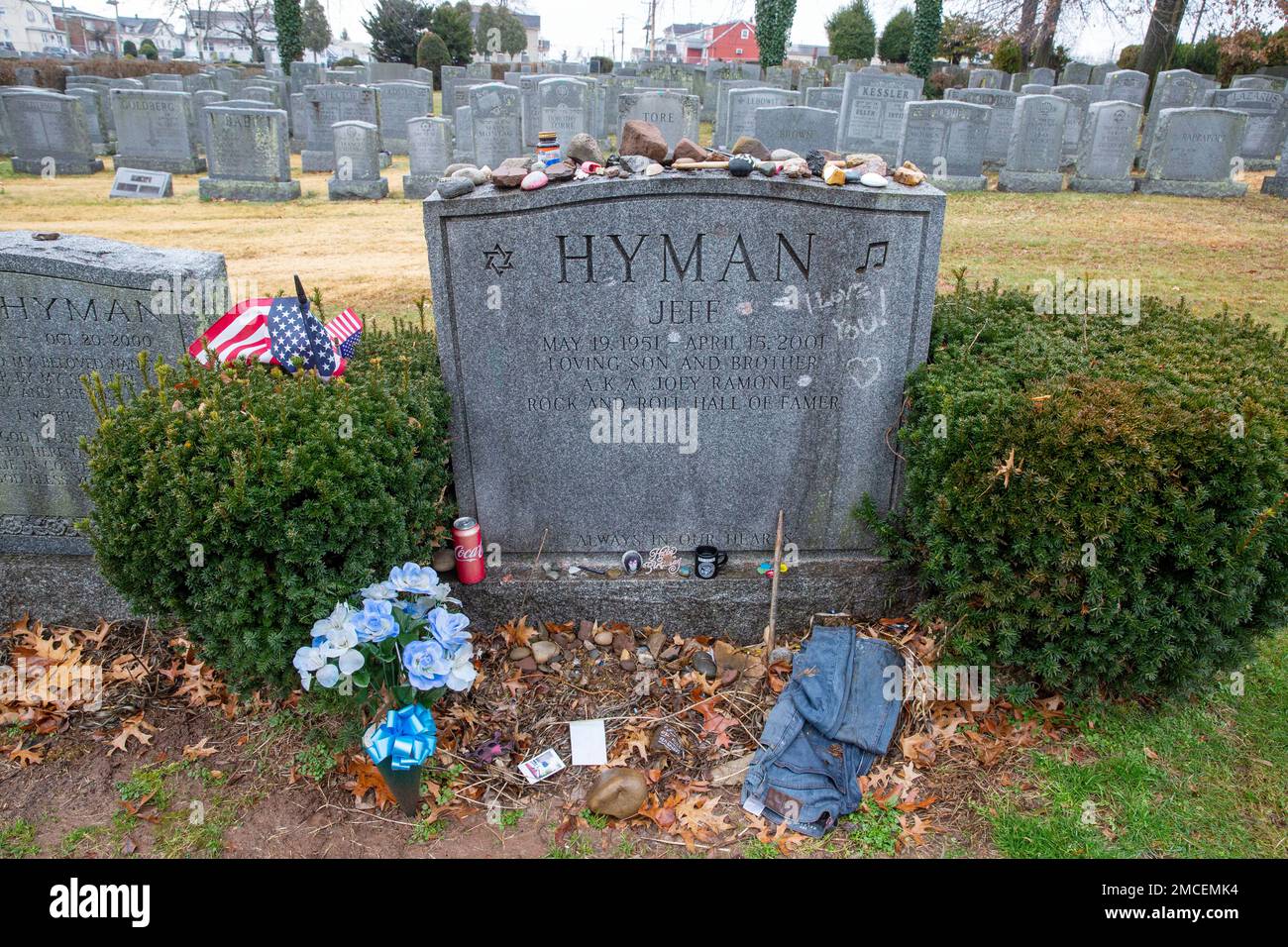 The grave of Jeff Hyman, who co-founded the band the Ramones and ...