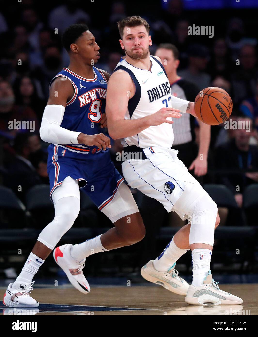 New York Knicks guard RJ Barrett (9) defends against Dallas Mavericks ...