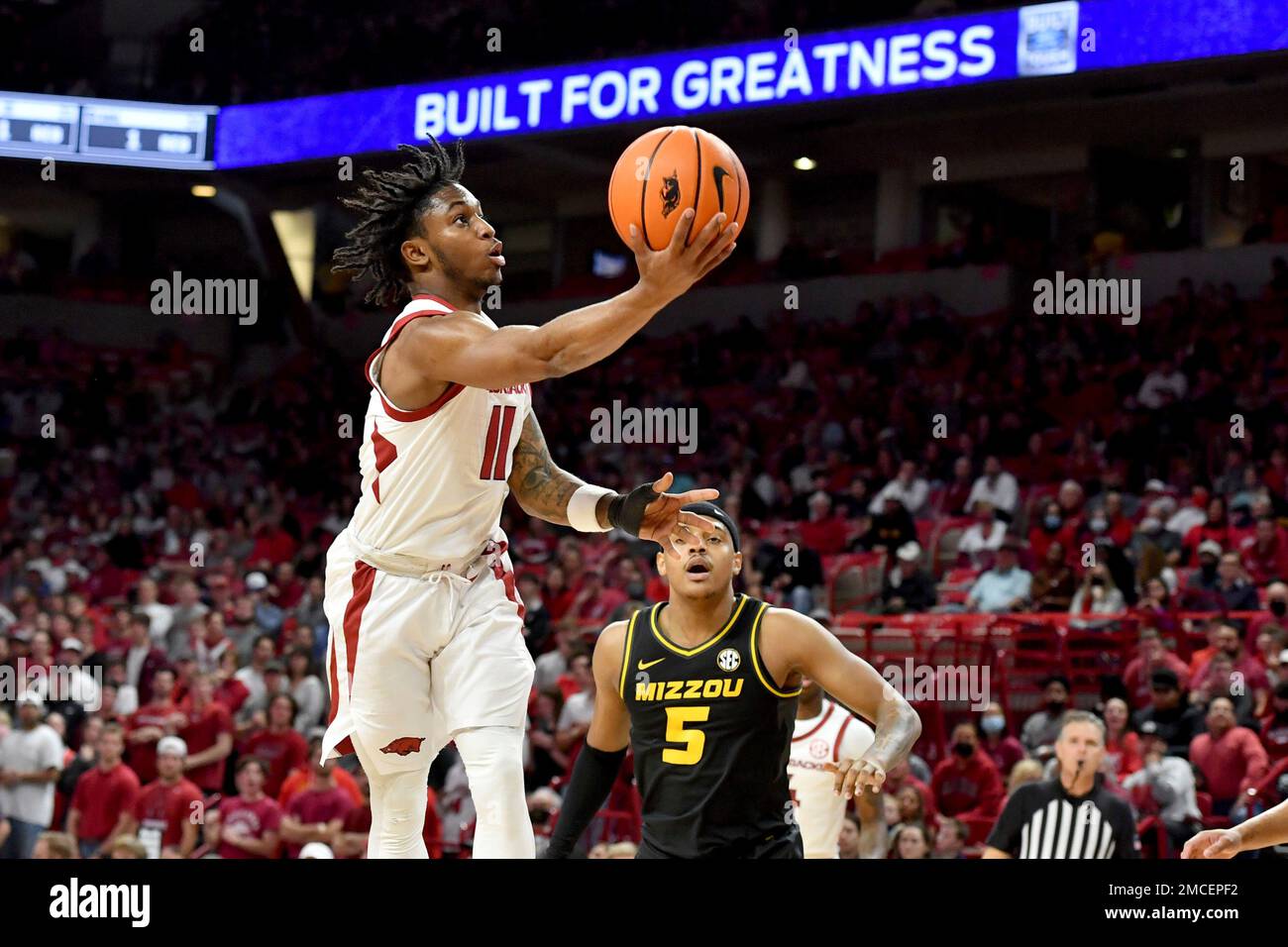 Arkansas guard Chris Lykes (11) drives past Missouri guard Jarron ...
