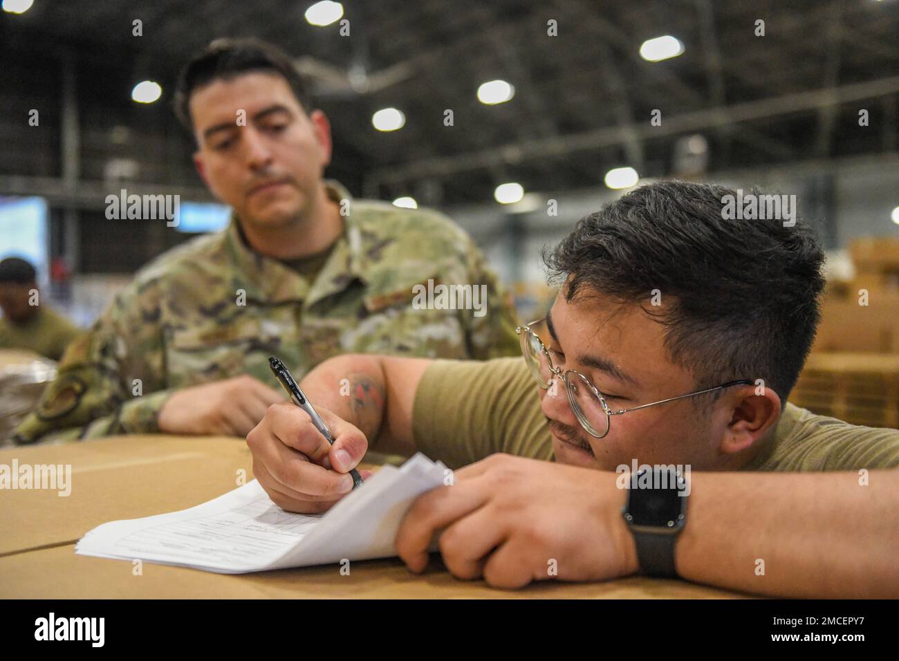 374 airlift wing hi-res stock photography and images - Alamy
