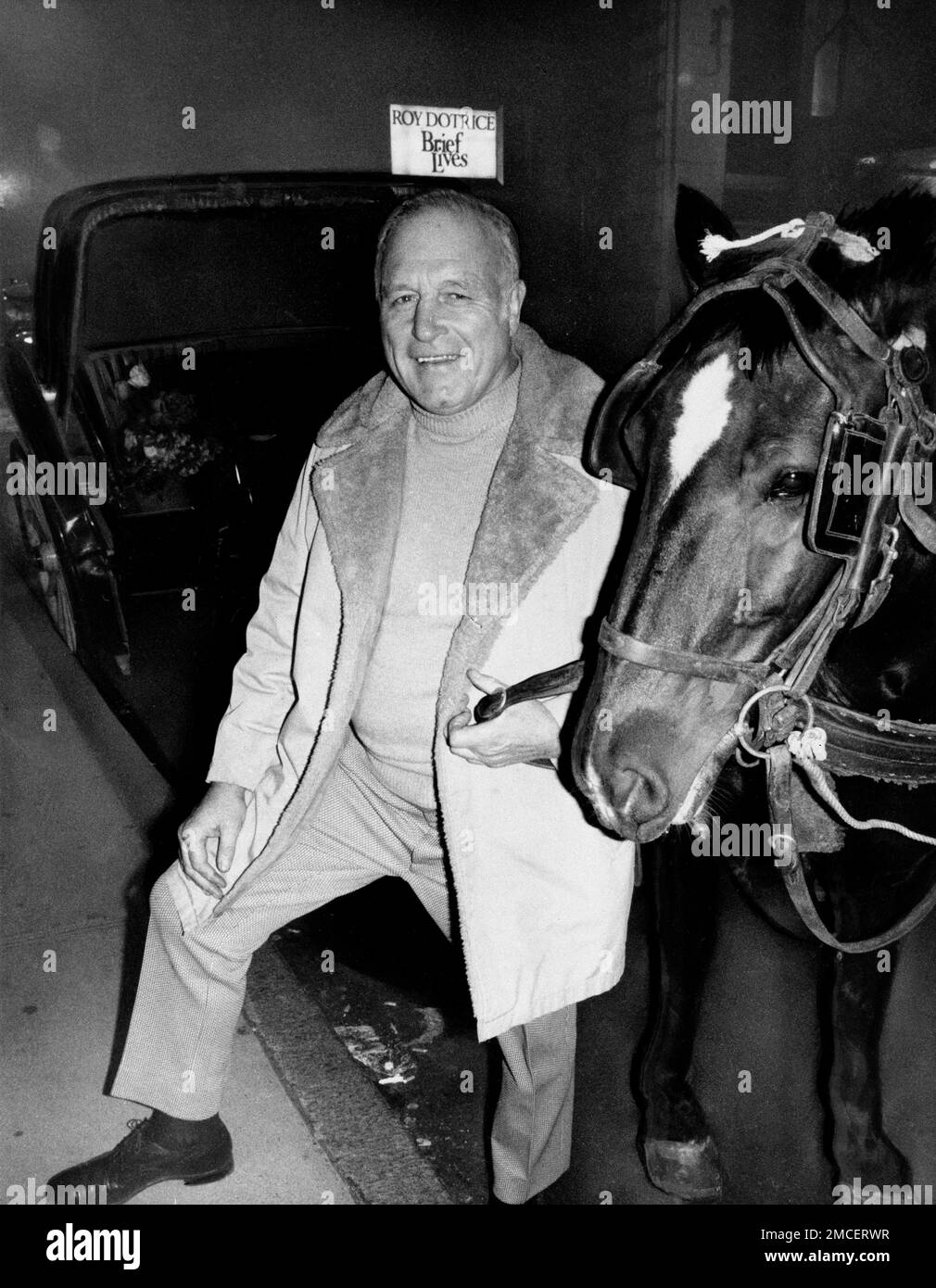 Former actor Lawrence Tierney stands by his Hansom Cab horse after ...