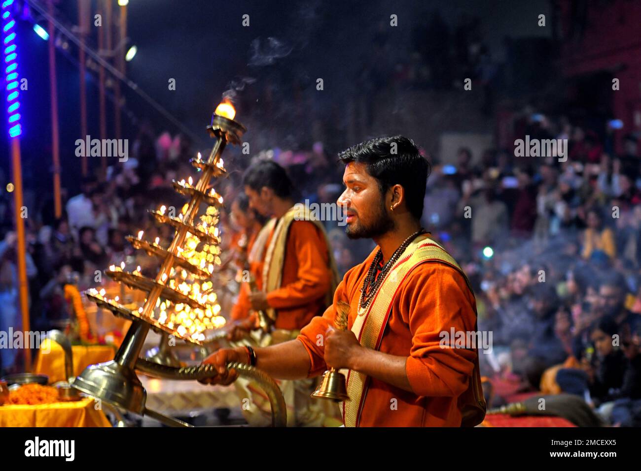 Hindu priests perform "Evening Aarati" prayers at Dashashwamedh Ghat ...