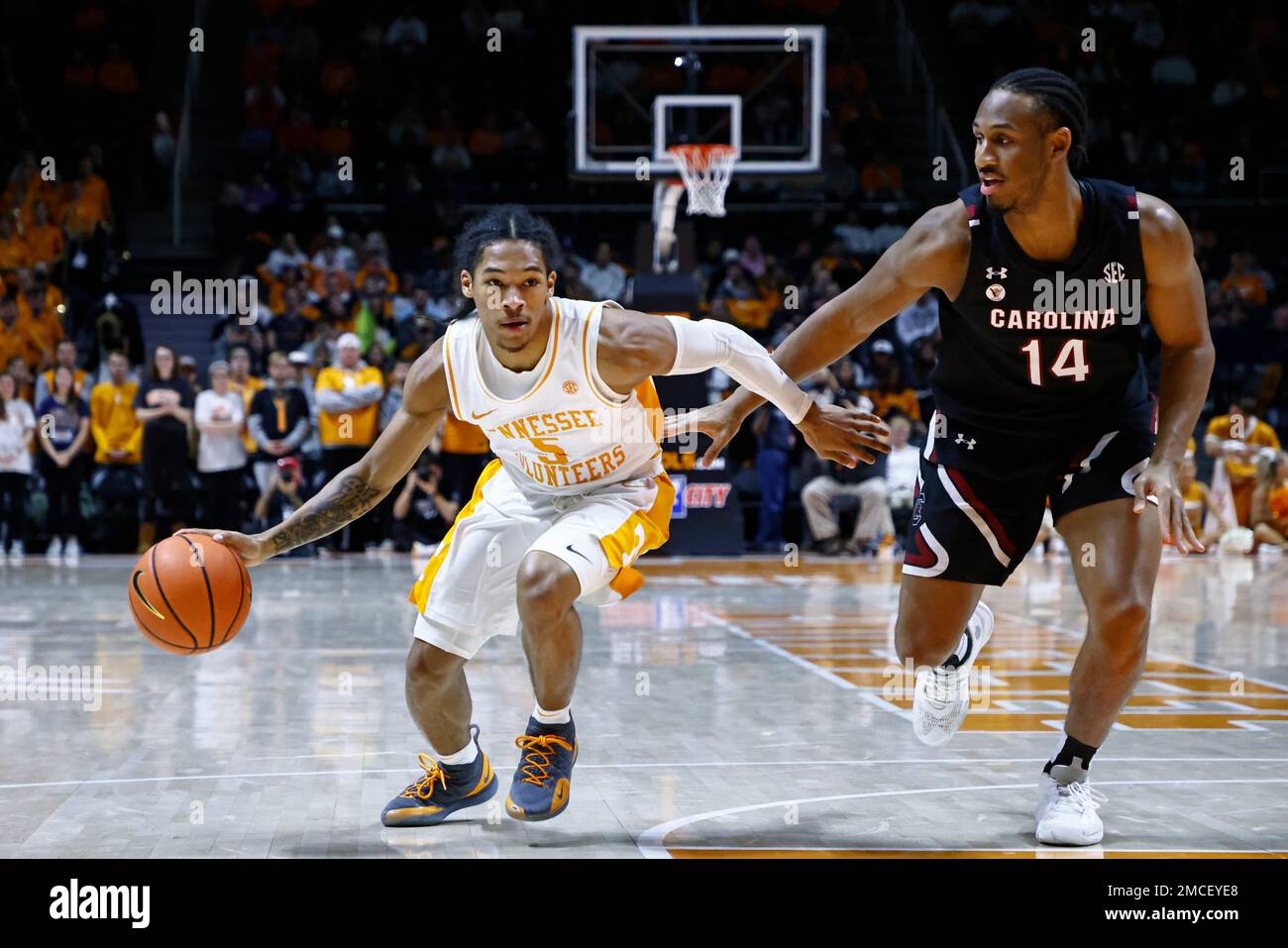 Tennessee guard Zakai Zeigler (5) drives as he's defended by South ...