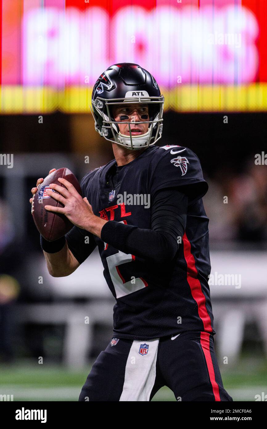 Atlanta Falcons quarterback Matt Ryan (2) warms up before an NFL ...
