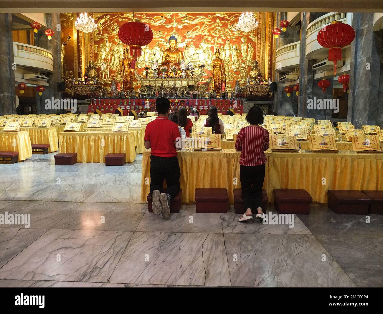 Manila, Philippines. 21st Jan, 2023. Filipino-Chinese worshippers ...
