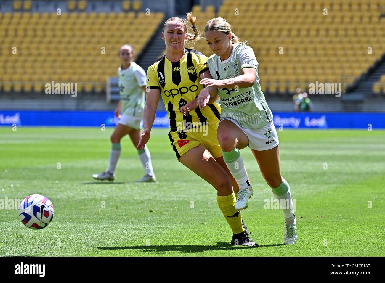 Hayley Taylor-Young of Canberra United and Marisa van der Meer of the ...