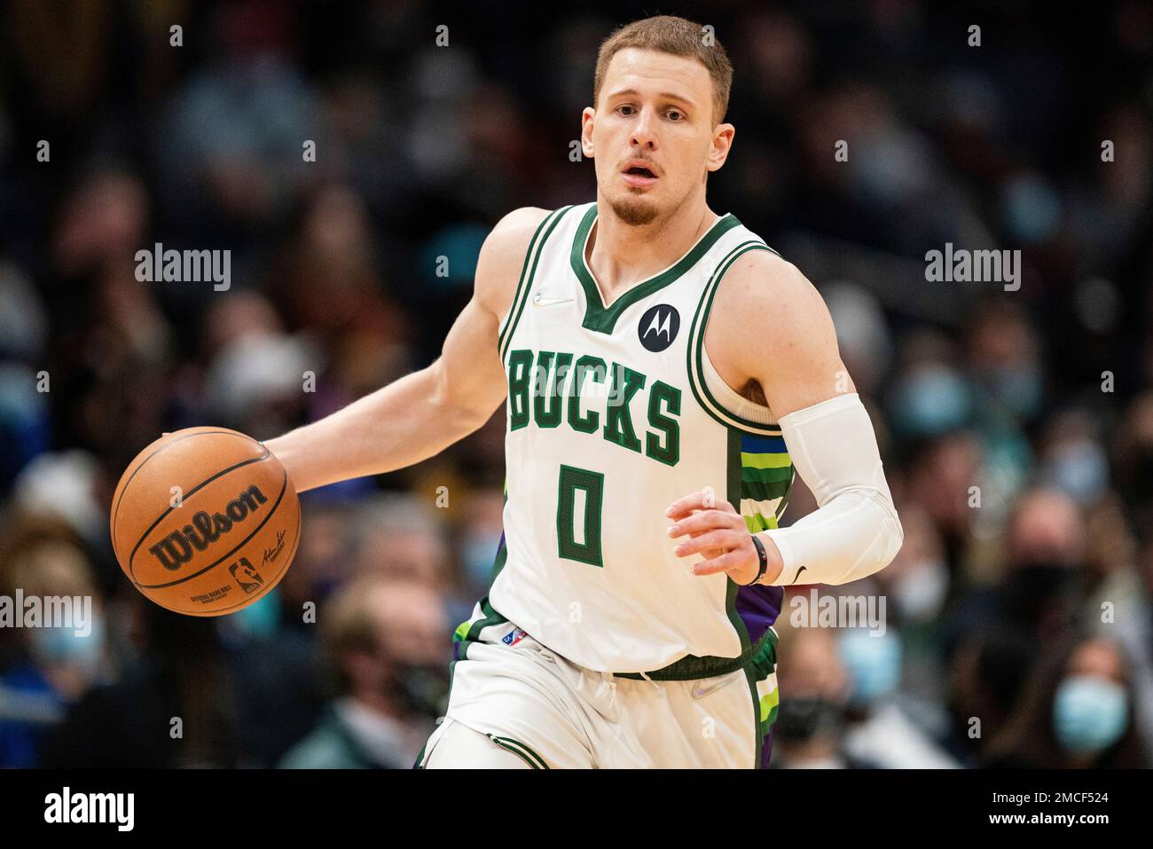 Milwaukee Bucks guard Donte DiVincenzo (0) brings the ball upcourt ...