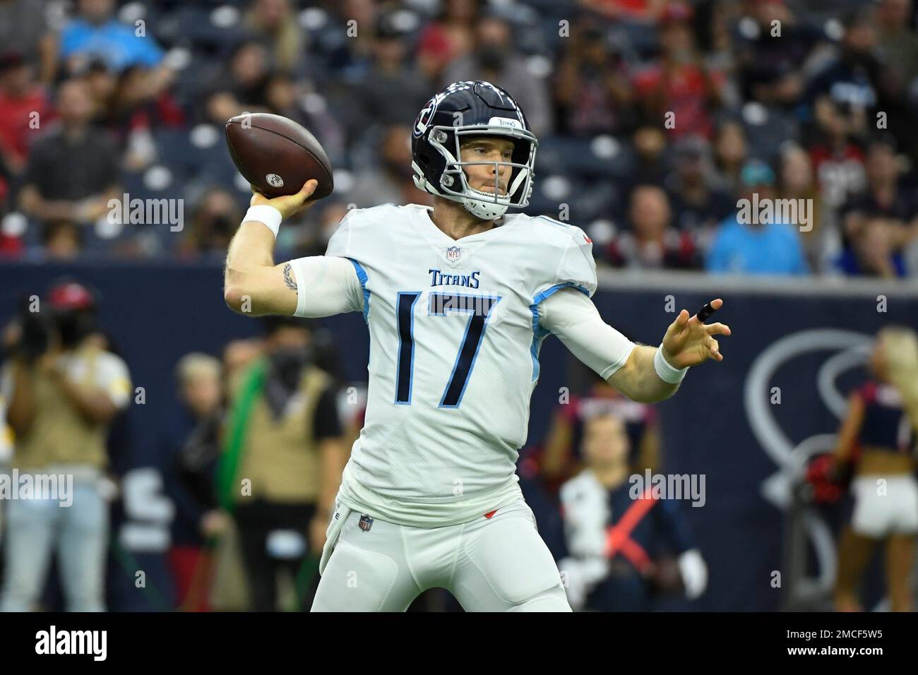 Tennessee Titans quarterback Ryan Tannehill (17) throws the ball ...