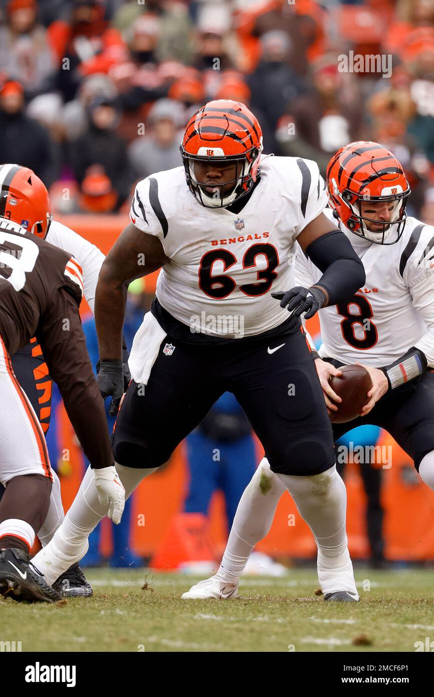 Cincinnati Bengals center Trey Hill (63) looks to make a block during ...
