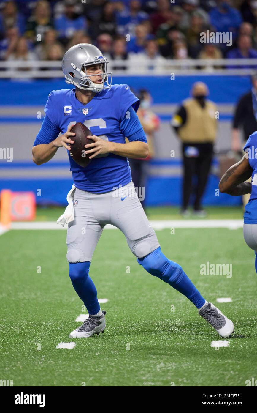 Detroit Lions quarterback Jared Goff (16) drops back to pass against ...