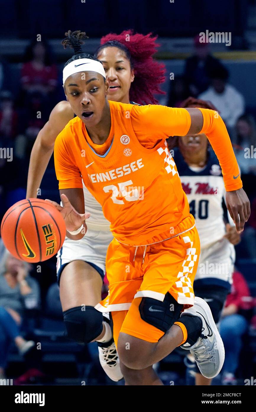 Tennessee guard Jordan Horston (25) starts a fast break during the ...