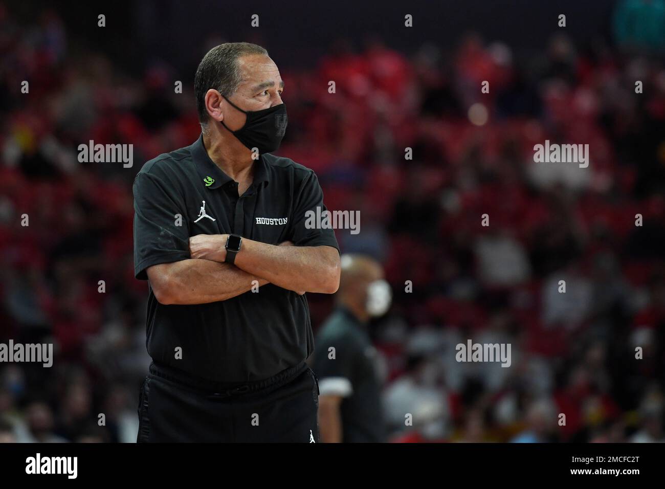 Houston head coach Kelvin Sampson walks down the sideline against ...