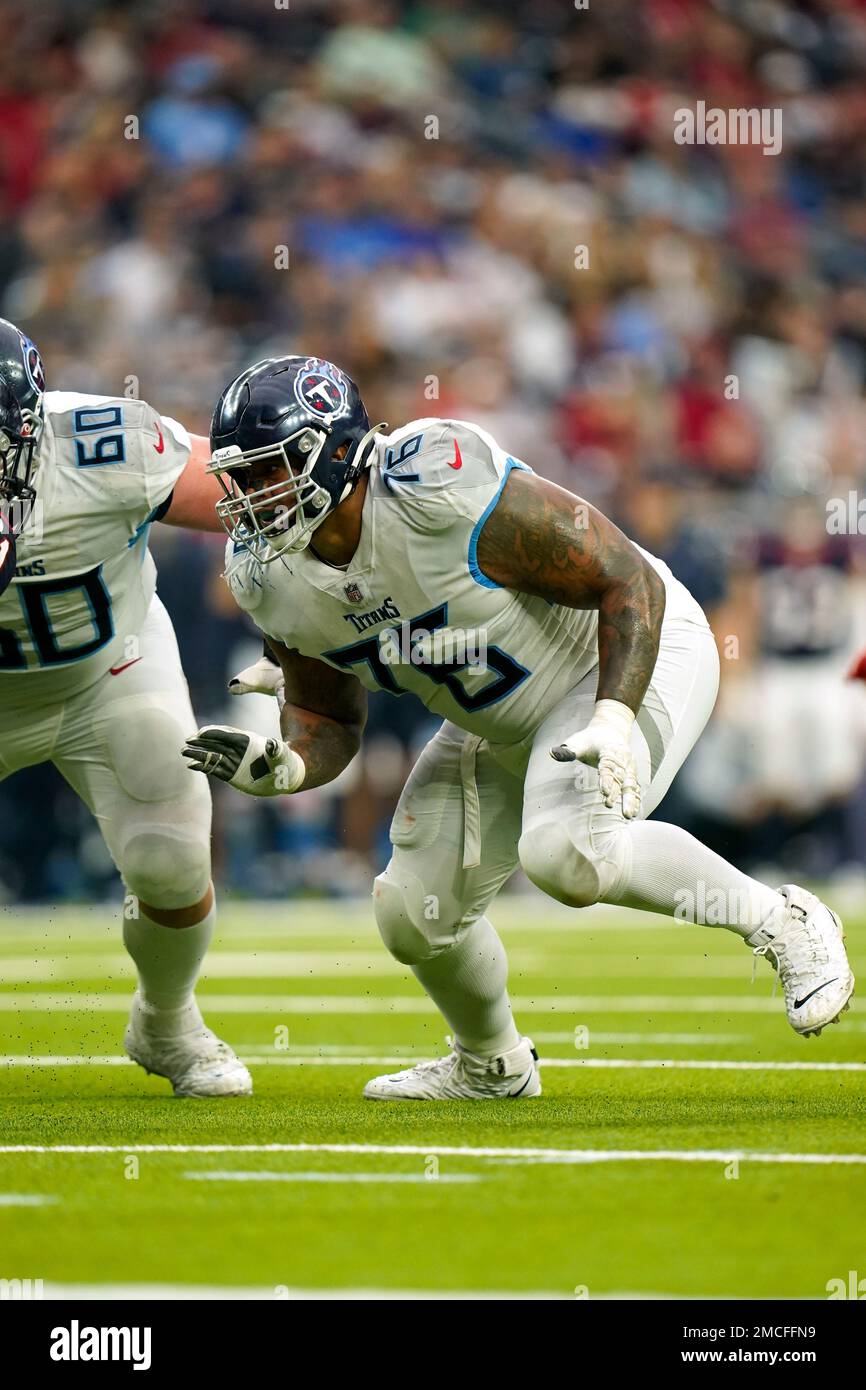 Tennessee Titans offensive lineman Rodger Saffold III (76) looks to ...