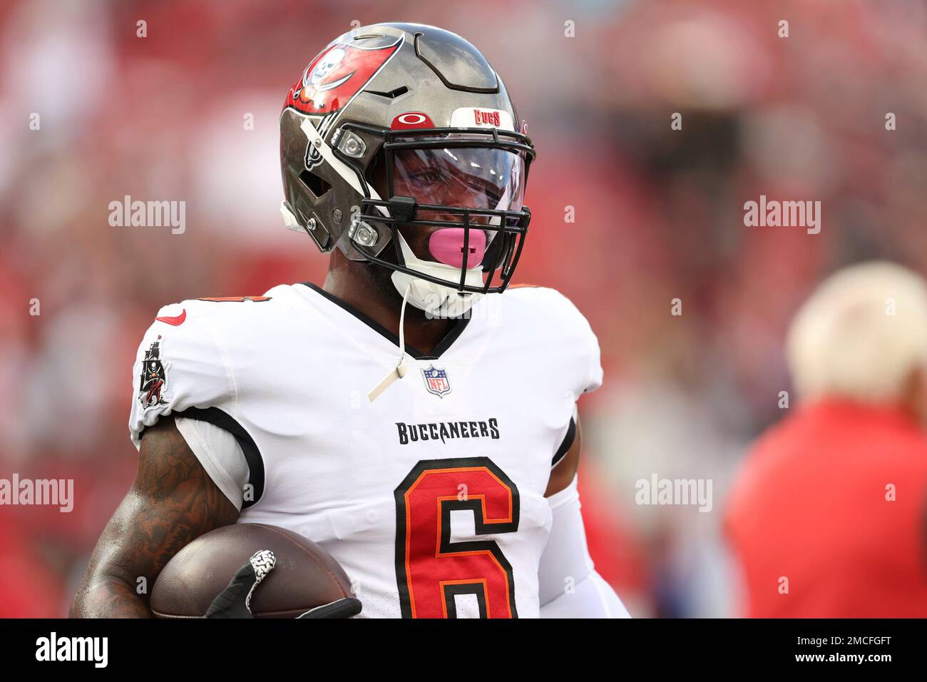 Tampa Bay Buccaneers running back Le'Veon Bell (6) before an NFL ...