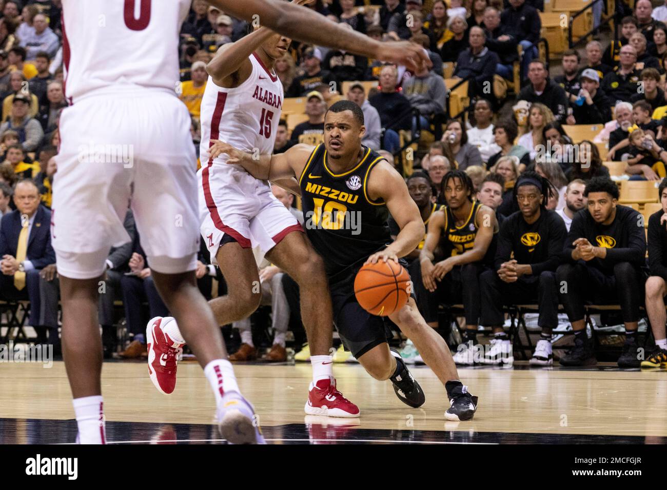 Missouri's Nick Honor, right drives around Alabama's Noah Clowney ...