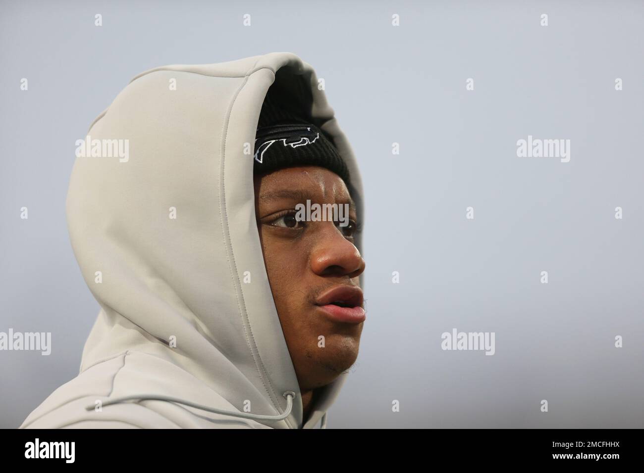 Buffalo Bills' Tremaine Edmunds warms-up before an NFL football game ...