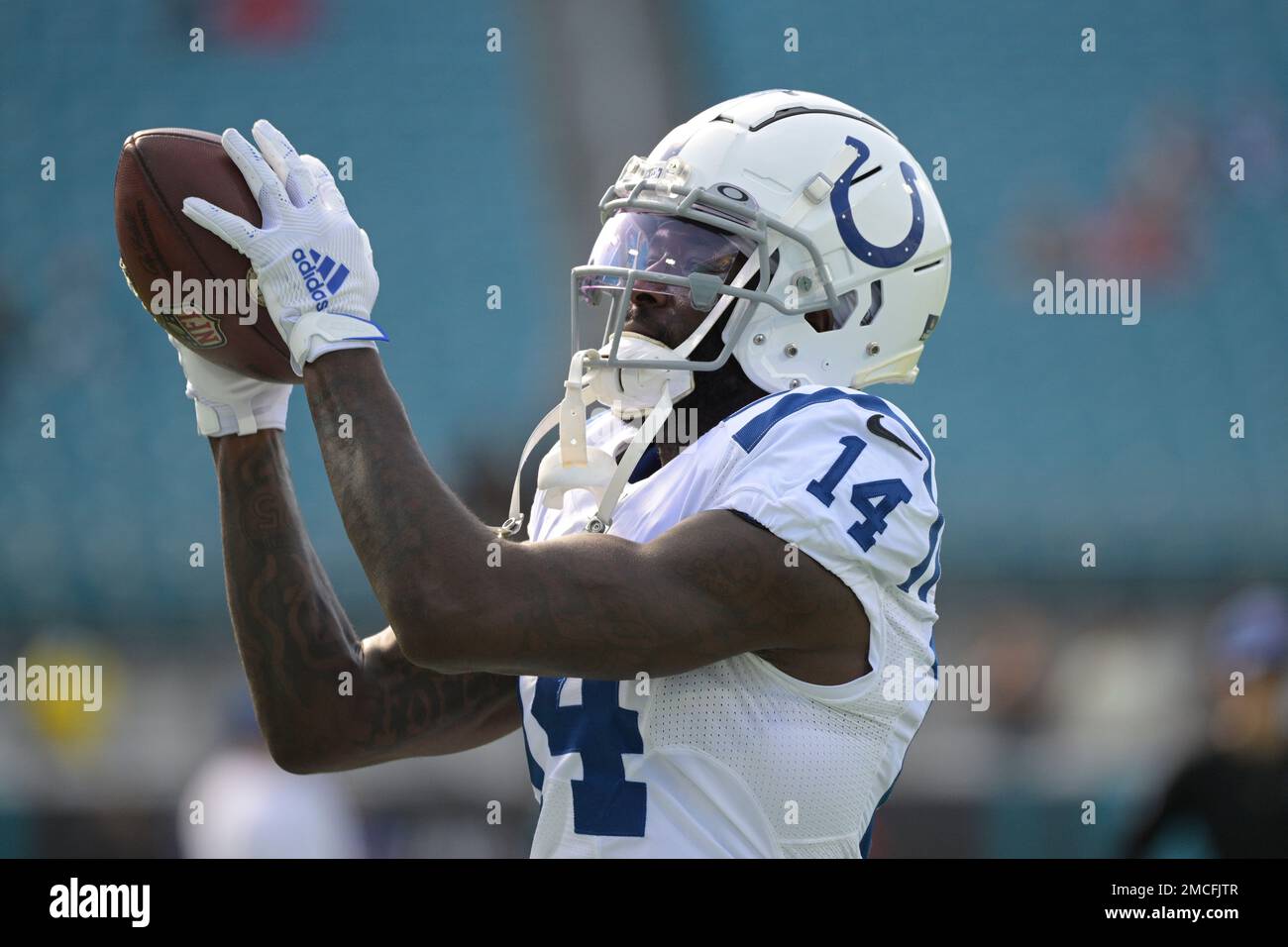 Indianapolis Colts wide receiver Zach Pascal (14) catches a pass during ...