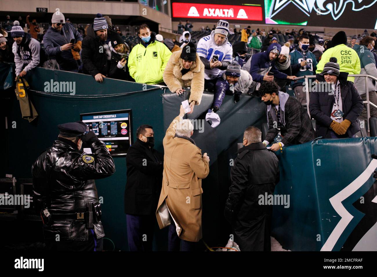 Dallas Cowboys owner Jerry Jones signs autographs before an NFL ...