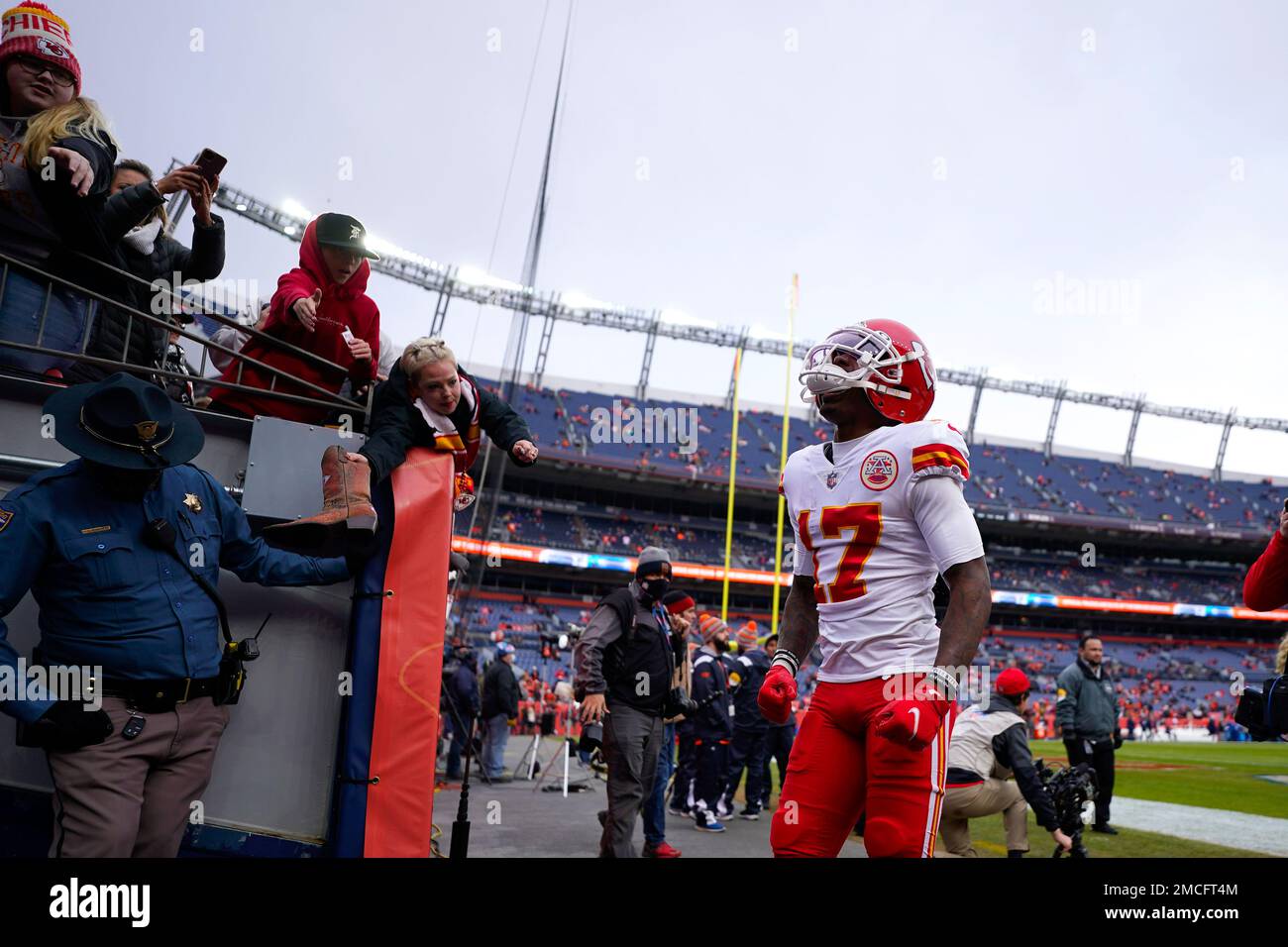 Kansas City Chiefs wide receiver Mecole Hardman (17) before an NFL ...