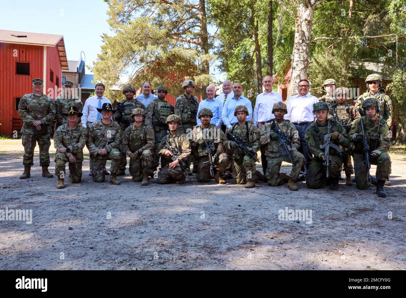 Finnish soldiers assigned to the Guard Jaeger Regiment and U.S ...
