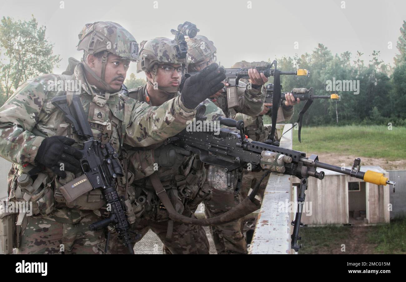 U.S. Army Soldiers assigned to Charlie Company, 1st Battalion, 69th ...