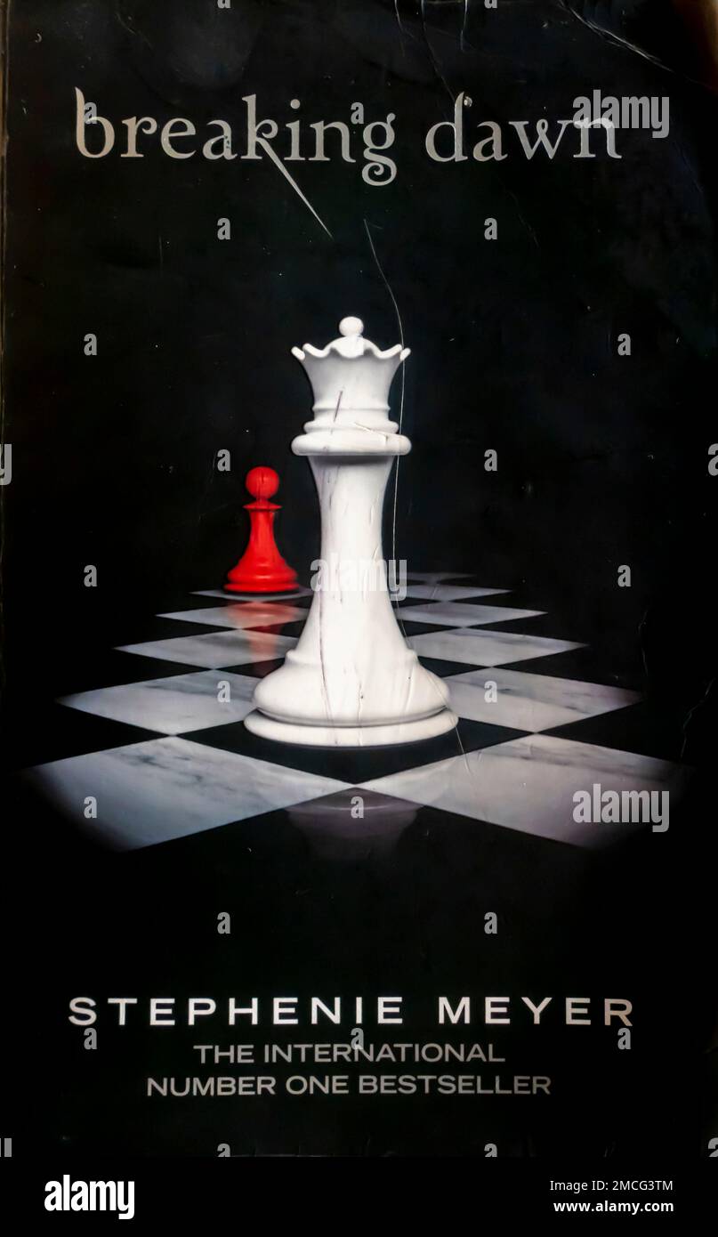 Breaking dawn book cover hi-res stock photography and images - Alamy