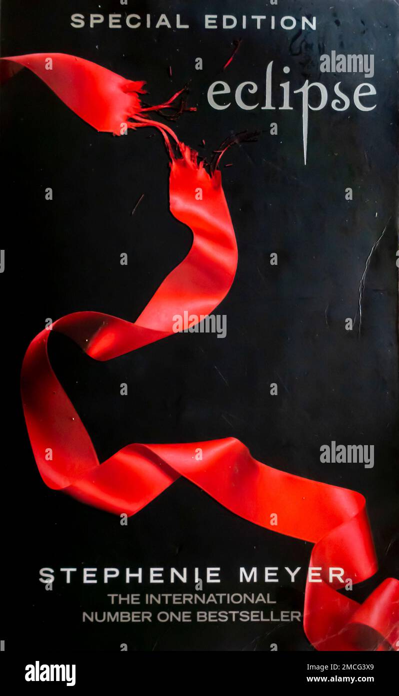 Twilight eclipse book cover hi-res stock photography and images - Alamy